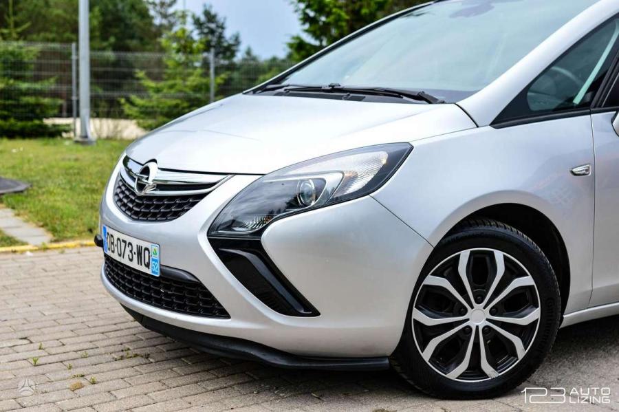 Grey Opel Zafira 2014 in Kretinga, with an engine capacity of 2.00 L and mileage of 227 thousand km for 5650 €, photo 3 on AUTOMOTO.COM.LV