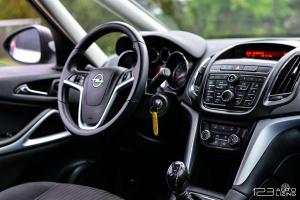 Grey Opel Zafira 2014 in Kretinga, with an engine capacity of 2.00 L and mileage of 227 thousand km for 5650 €, photo 13 on AUTOMOTO.COM.LV