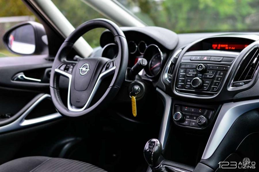 Grey Opel Zafira 2014 in Kretinga, with an engine capacity of 2.00 L and mileage of 227 thousand km for 5650 €, photo 13 on AUTOMOTO.COM.LV