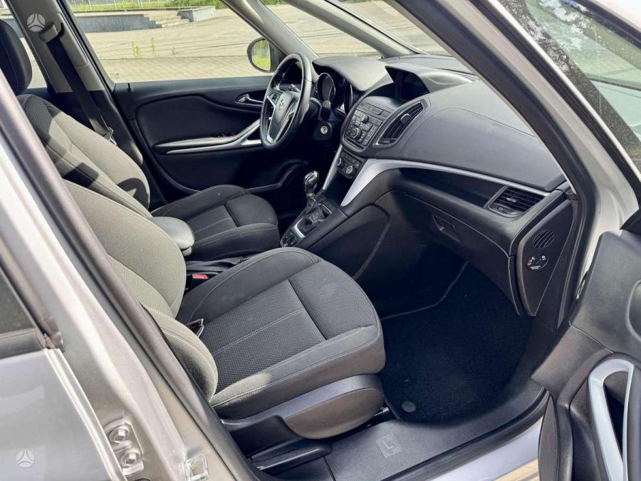 Pelēks Opel Zafira 2014 Kauņa, ar dzinēja tilpumu 1.60 L un nobraukumu 249 tūkst. km par 4690 €, foto 16 vietnē AUTOMOTO.COM.LV