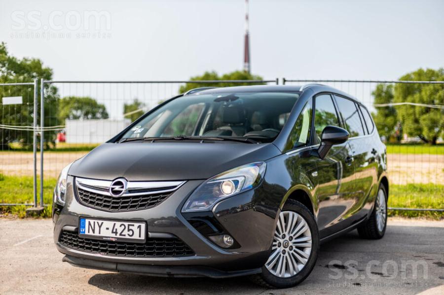 Grey Opel Zafira 2015 in Riga, with an engine capacity of 1.60 L and mileage of 220 thousand km for 7990 €, photo 1 on AUTOMOTO.COM.LV