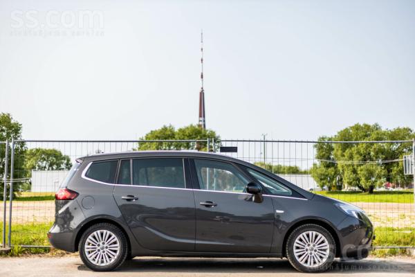 Grey Opel Zafira 2015 in Riga, with an engine capacity of 1.60 L and mileage of 220 thousand km for 7990 €, photo 4 on AUTOMOTO.COM.LV