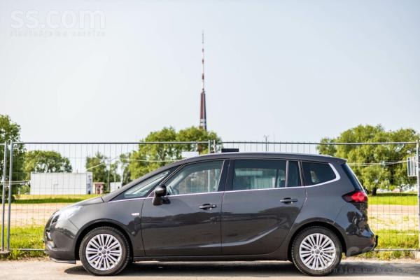 Grey Opel Zafira 2015 in Riga, with an engine capacity of 1.60 L and mileage of 220 thousand km for 7990 €, photo 5 on AUTOMOTO.COM.LV