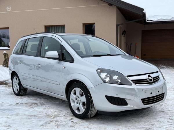 Grey Opel Zafira 2015 in Utena, with an engine capacity of 1.70 L and mileage of 275 thousand km for 3350 €, photo 2 on AUTOMOTO.COM.LV