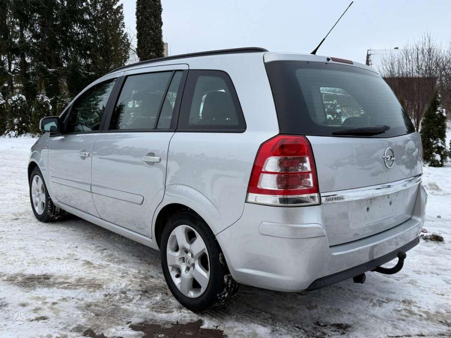 Pelēks Opel Zafira 2015 Utena, ar dzinēja tilpumu 1.70 L un nobraukumu 275 tūkst. km par 3350 €, foto 3 vietnē AUTOMOTO.COM.LV