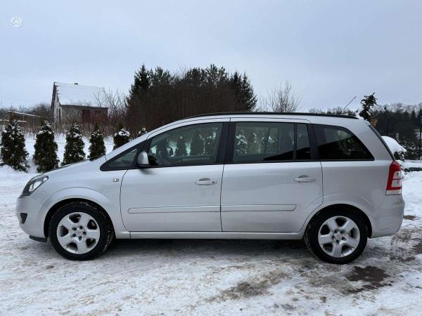 Grey Opel Zafira 2015 in Utena, with an engine capacity of 1.70 L and mileage of 275 thousand km for 3350 €, photo 5 on AUTOMOTO.COM.LV