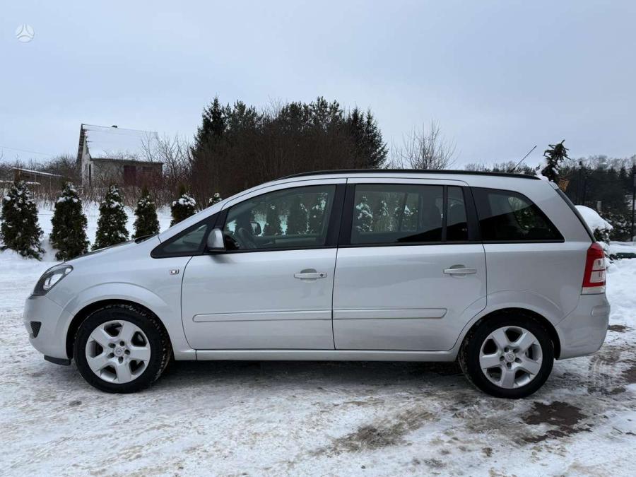 Pelēks Opel Zafira 2015 Utena, ar dzinēja tilpumu 1.70 L un nobraukumu 275 tūkst. km par 3350 €, foto 5 vietnē AUTOMOTO.COM.LV