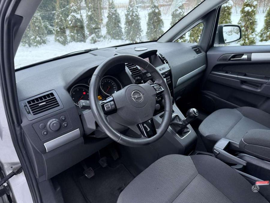 Pelēks Opel Zafira 2015 Utena, ar dzinēja tilpumu 1.70 L un nobraukumu 275 tūkst. km par 3350 €, foto 12 vietnē AUTOMOTO.COM.LV