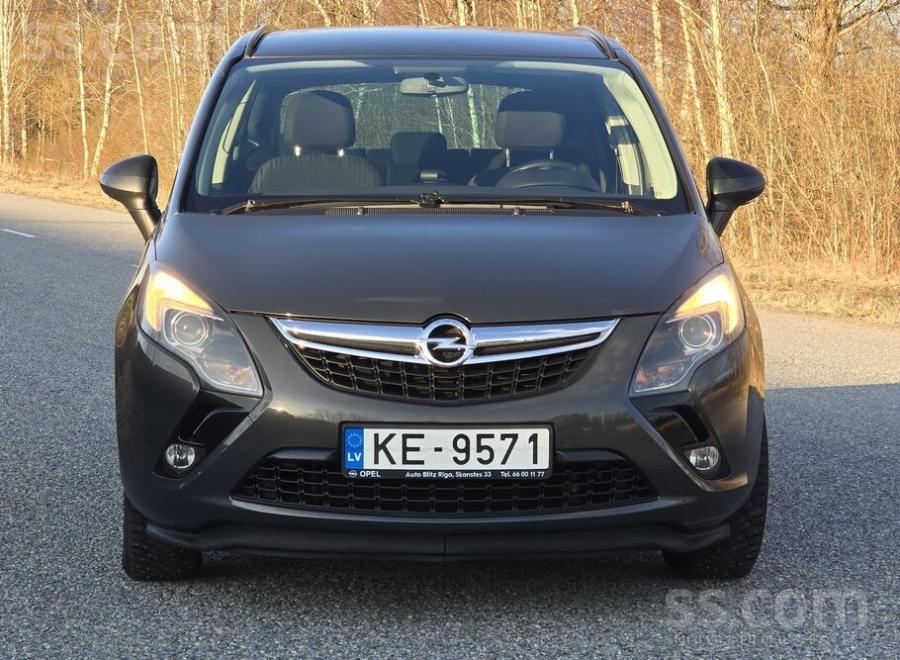 Grey Opel Zafira 2015 in Riga, with an engine capacity of 1.40 L and mileage of 136 thousand km for 7400 €, photo 6 on AUTOMOTO.COM.LV