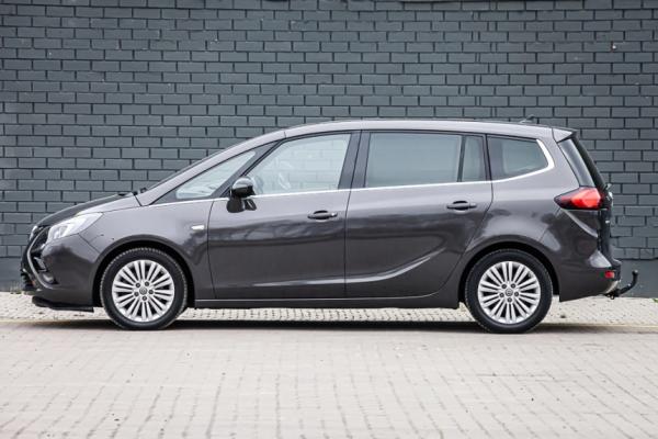 Grey Opel Zafira 2015 in Riga, with an engine capacity of 1.60 L and mileage of 185 thousand km for 7790 €, photo 2 on AUTOMOTO.COM.LV