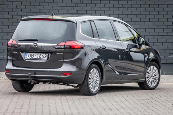 Grey Opel Zafira 2015 in Riga, with an engine capacity of 1.60 L and mileage of 185 thousand km for 7790 €, photo 3 on AUTOMOTO.COM.LV
