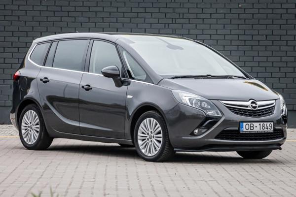 Grey Opel Zafira 2015 in Riga, with an engine capacity of 1.60 L and mileage of 185 thousand km for 7790 €, photo 4 on AUTOMOTO.COM.LV