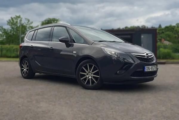 Grey Opel Zafira 2015 in Jelgava, with an engine capacity of 1.40 L and mileage of 158 thousand km for 5500 €, photo 4 on AUTOMOTO.COM.LV