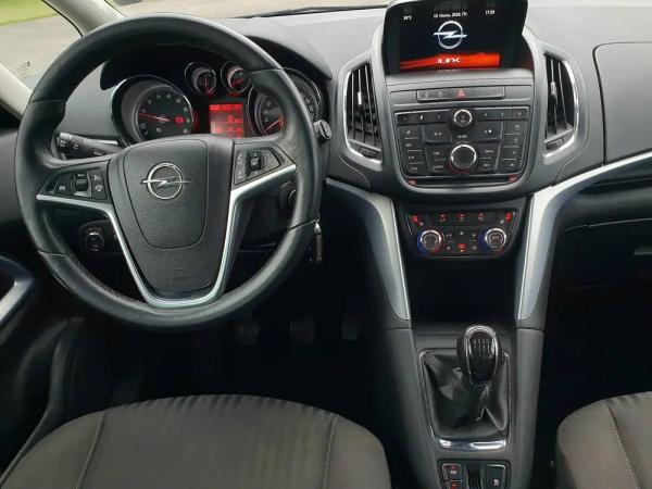 Grey Opel Zafira 2015 in Jelgava, with an engine capacity of 1.40 L and mileage of 158 thousand km for 5500 €, photo 10 on AUTOMOTO.COM.LV