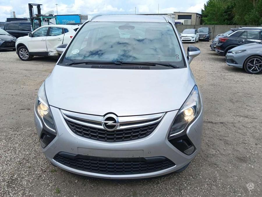 Grey Opel Zafira 2015 in Marijampole, with an engine capacity of 1.36 L and mileage of 220 thousand km for 3800 €, photo 3 on AUTOMOTO.COM.LV