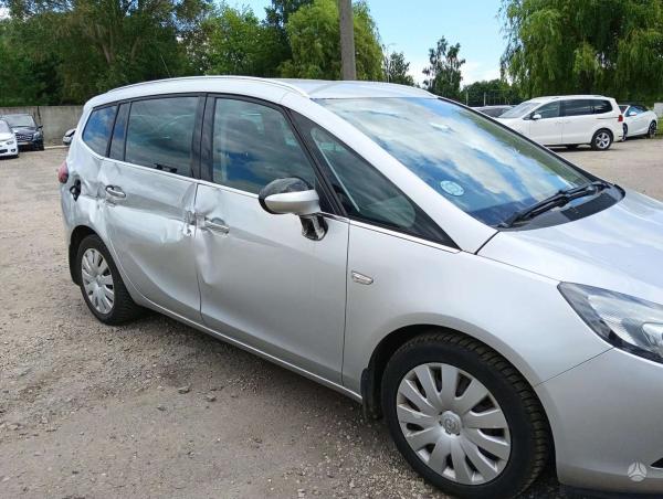 Grey Opel Zafira 2015 in Marijampole, with an engine capacity of 1.36 L and mileage of 220 thousand km for 3800 €, photo 4 on AUTOMOTO.COM.LV