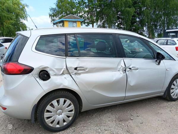 Grey Opel Zafira 2015 in Marijampole, with an engine capacity of 1.36 L and mileage of 220 thousand km for 3800 €, photo 6 on AUTOMOTO.COM.LV