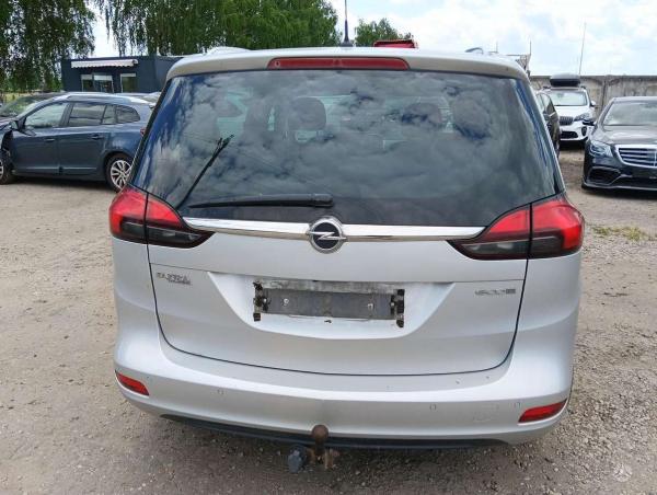 Grey Opel Zafira 2015 in Marijampole, with an engine capacity of 1.36 L and mileage of 220 thousand km for 3800 €, photo 9 on AUTOMOTO.COM.LV
