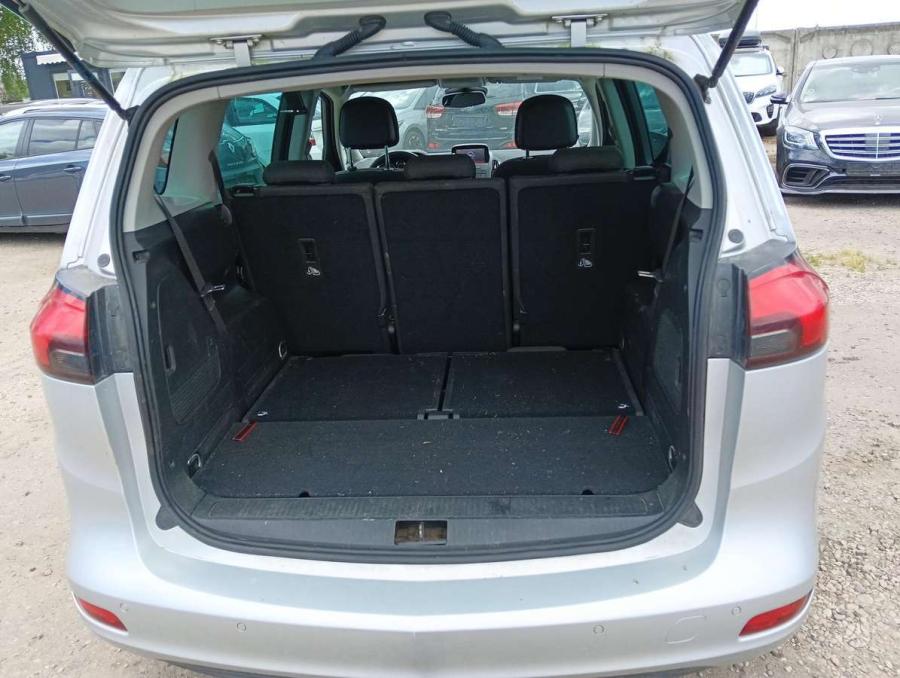 Grey Opel Zafira 2015 in Marijampole, with an engine capacity of 1.36 L and mileage of 220 thousand km for 3800 €, photo 11 on AUTOMOTO.COM.LV