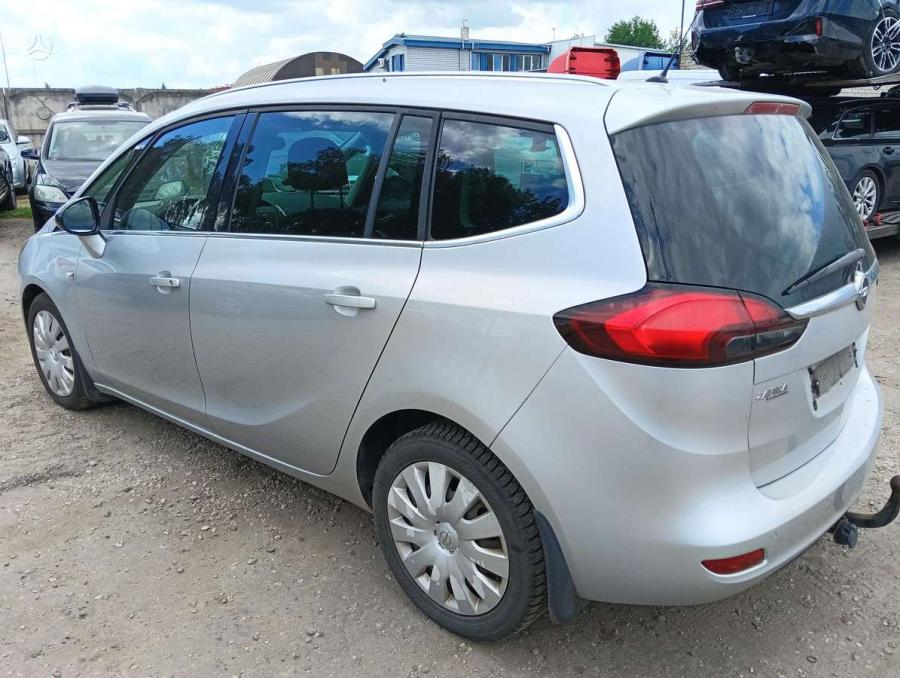 Grey Opel Zafira 2015 in Marijampole, with an engine capacity of 1.36 L and mileage of 220 thousand km for 3800 €, photo 12 on AUTOMOTO.COM.LV