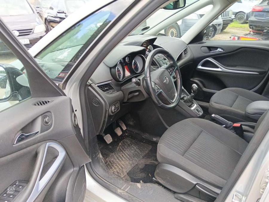 Grey Opel Zafira 2015 in Marijampole, with an engine capacity of 1.36 L and mileage of 220 thousand km for 3800 €, photo 15 on AUTOMOTO.COM.LV