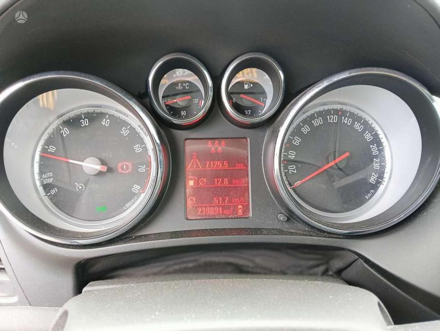 Grey Opel Zafira 2015 in Marijampole, with an engine capacity of 1.36 L and mileage of 220 thousand km for 3800 €, photo 16 on AUTOMOTO.COM.LV