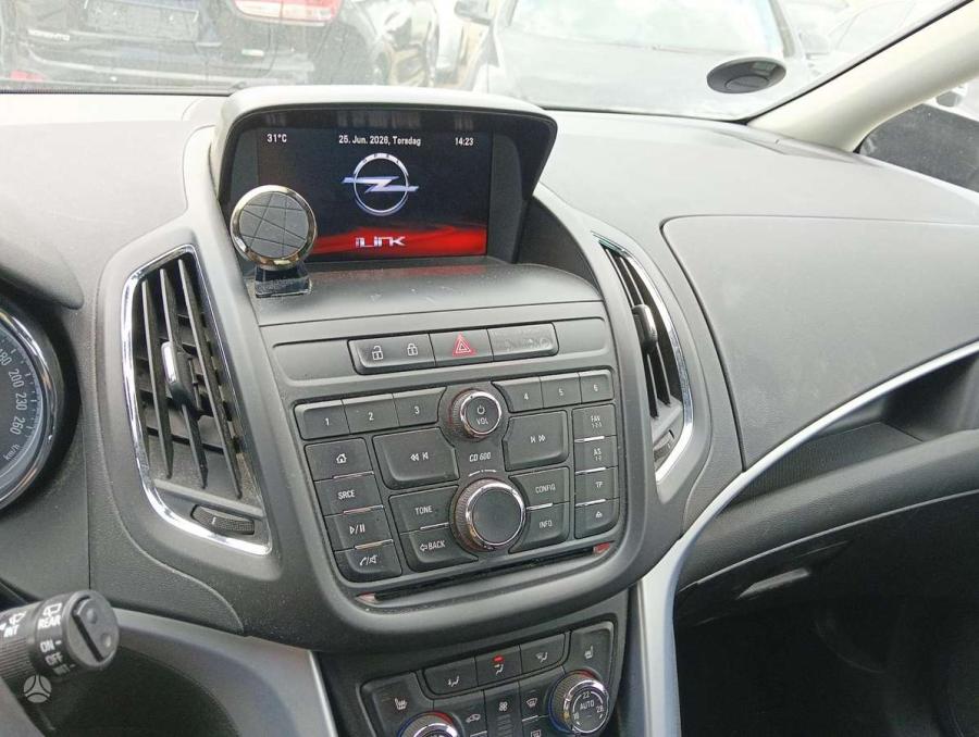 Grey Opel Zafira 2015 in Marijampole, with an engine capacity of 1.36 L and mileage of 220 thousand km for 3800 €, photo 18 on AUTOMOTO.COM.LV