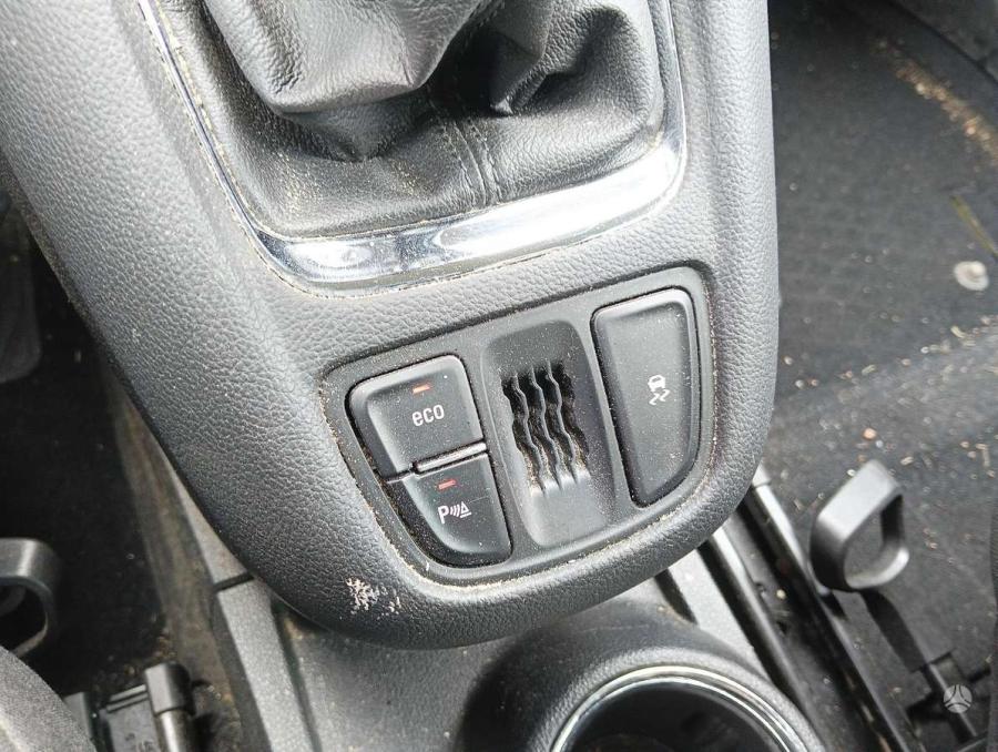 Grey Opel Zafira 2015 in Marijampole, with an engine capacity of 1.36 L and mileage of 220 thousand km for 3800 €, photo 20 on AUTOMOTO.COM.LV
