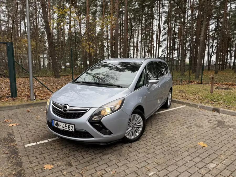 Grey Opel Zafira 2015 in Riga, with an engine capacity of 1.60 L and mileage of 201 thousand km for 5700 €, photo 1 on AUTOMOTO.COM.LV
