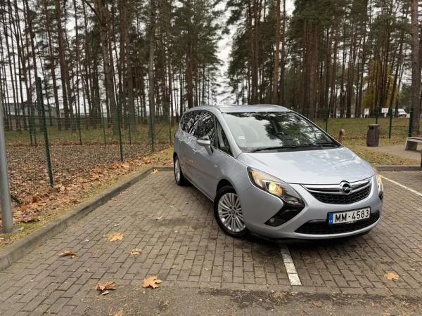 Grey Opel Zafira 2015 in Riga, with an engine capacity of 1.60 L and mileage of 201 thousand km for 5700 €, photo 2 on AUTOMOTO.COM.LV