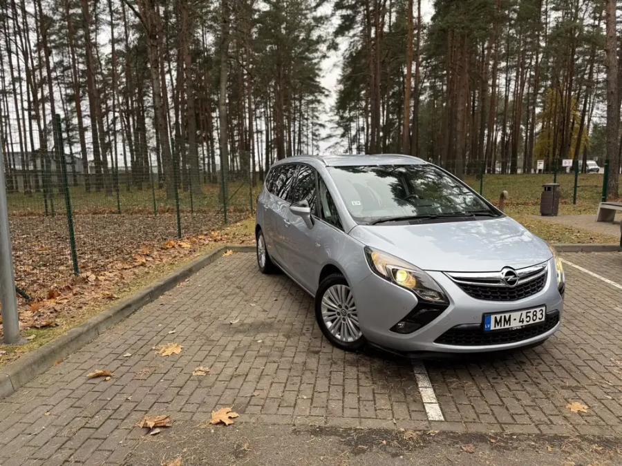 Grey Opel Zafira 2015 in Riga, with an engine capacity of 1.60 L and mileage of 201 thousand km for 5700 €, photo 3 on AUTOMOTO.COM.LV