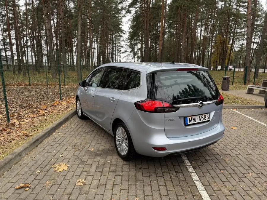 Grey Opel Zafira 2015 in Riga, with an engine capacity of 1.60 L and mileage of 201 thousand km for 5700 €, photo 6 on AUTOMOTO.COM.LV