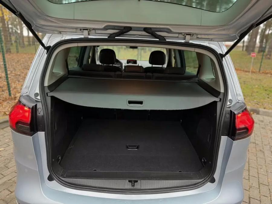 Grey Opel Zafira 2015 in Riga, with an engine capacity of 1.60 L and mileage of 201 thousand km for 5700 €, photo 12 on AUTOMOTO.COM.LV