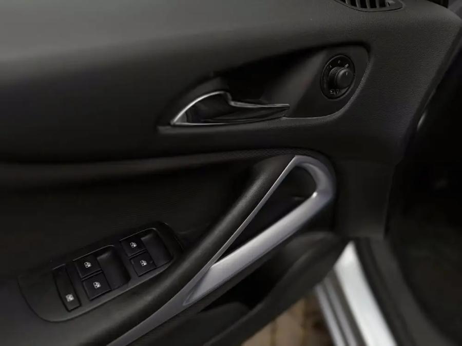 Grey Opel Zafira 2015 in Riga, with an engine capacity of 1.60 L and mileage of 201 thousand km for 5700 €, photo 19 on AUTOMOTO.COM.LV