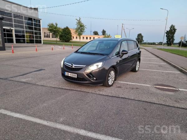 Grey Opel Zafira 2015 in Riga, with an engine capacity of 2.00 L and mileage of 299 thousand km for 6200 €, photo 1 on AUTOMOTO.COM.LV