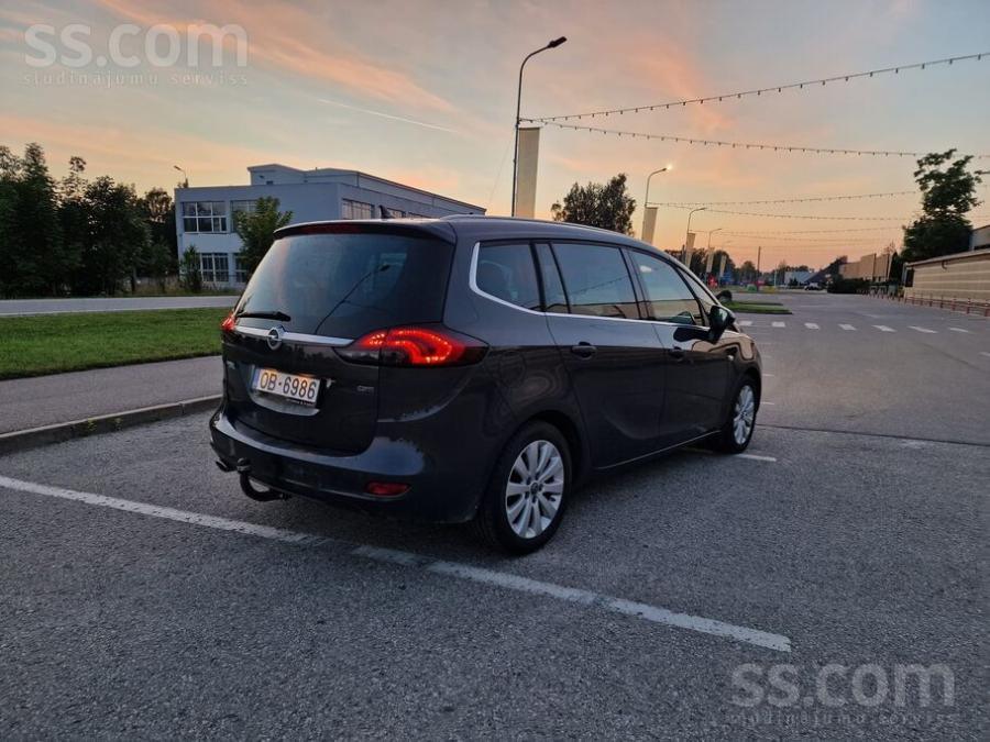 Grey Opel Zafira 2015 in Riga, with an engine capacity of 2.00 L and mileage of 299 thousand km for 6200 €, photo 4 on AUTOMOTO.COM.LV
