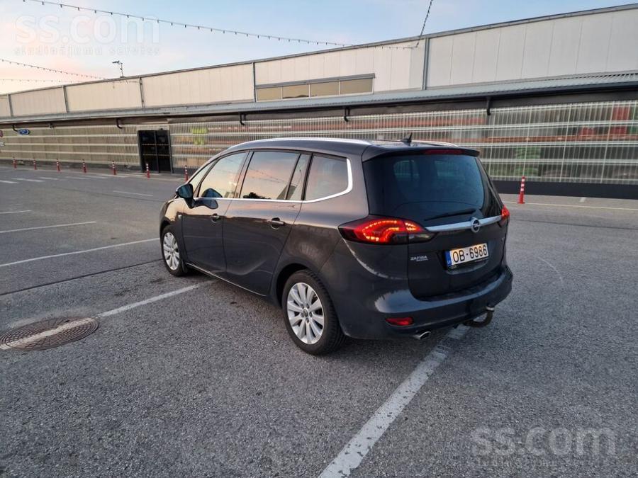 Grey Opel Zafira 2015 in Riga, with an engine capacity of 2.00 L and mileage of 299 thousand km for 6200 €, photo 5 on AUTOMOTO.COM.LV