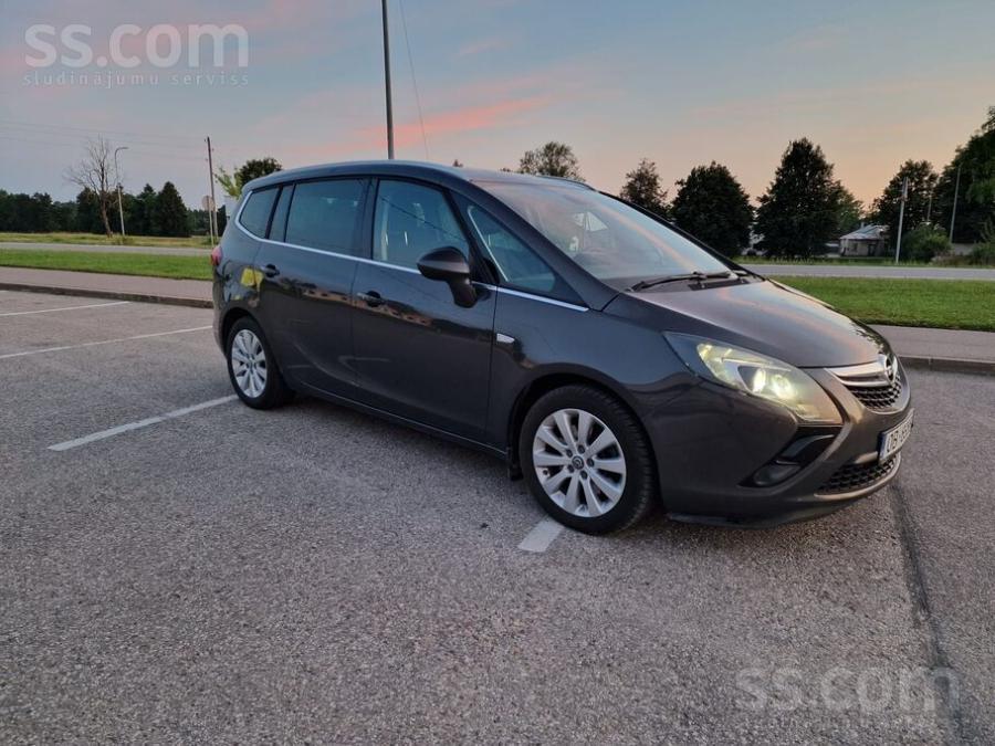 Grey Opel Zafira 2015 in Riga, with an engine capacity of 2.00 L and mileage of 299 thousand km for 6200 €, photo 6 on AUTOMOTO.COM.LV