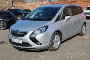 Grey Opel Zafira 2015 in Liepaja, with an engine capacity of 1.60 L and mileage of 252 thousand km for 5500 €, photo 3 on AUTOMOTO.COM.LV