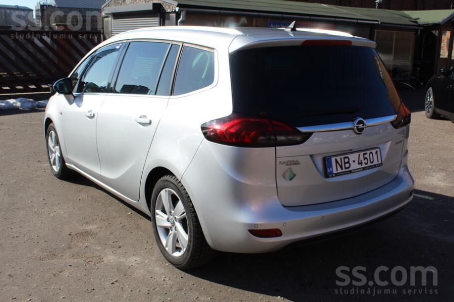 Grey Opel Zafira 2015 in Liepaja, with an engine capacity of 1.60 L and mileage of 252 thousand km for 5500 €, photo 4 on AUTOMOTO.COM.LV