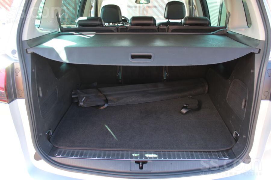 Grey Opel Zafira 2015 in Liepaja, with an engine capacity of 1.60 L and mileage of 252 thousand km for 5500 €, photo 6 on AUTOMOTO.COM.LV
