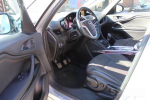 Grey Opel Zafira 2015 in Liepaja, with an engine capacity of 1.60 L and mileage of 252 thousand km for 5500 €, photo 7 on AUTOMOTO.COM.LV