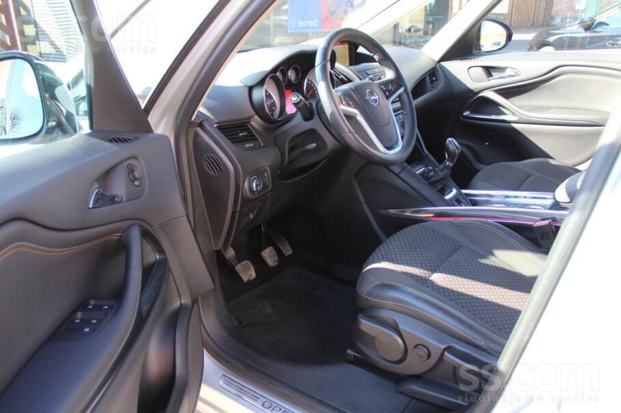 Grey Opel Zafira 2015 in Liepaja, with an engine capacity of 1.60 L and mileage of 252 thousand km for 5500 €, photo 7 on AUTOMOTO.COM.LV
