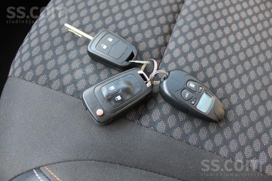 Grey Opel Zafira 2015 in Liepaja, with an engine capacity of 1.60 L and mileage of 252 thousand km for 5500 €, photo 19 on AUTOMOTO.COM.LV