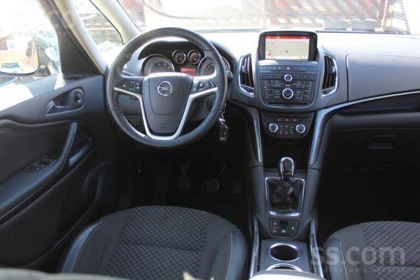 Opel Zafira 2015 in Liepaja on AUTOMOTO.COM.LV Grey Opel Zafira 2015 in Liepaja, with an engine capacity of 1.60 L and mileage of 252 thousand km for 5500 €, photo 10 on AUTOMOTO.COM.LV