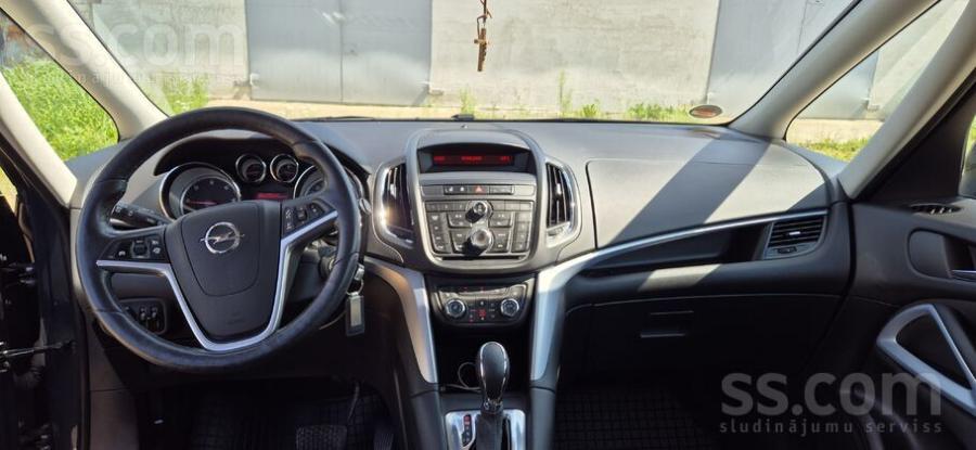 Pelēks Opel Zafira 2016 Daugavpils, ar dzinēja tilpumu 2.00 L un nobraukumu 203 tūkst. km par 6950 €, foto 9 vietnē AUTOMOTO.COM.LV