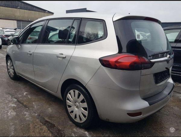 Grey Opel Zafira 2016 in Kaunas, with an engine capacity of 1.36 L and mileage of 210 thousand km for 4199 €, photo 1 on AUTOMOTO.COM.LV