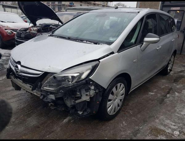 Grey Opel Zafira 2016 in Kaunas, with an engine capacity of 1.36 L and mileage of 210 thousand km for 4199 €, photo 4 on AUTOMOTO.COM.LV