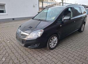Pelēks Opel Zafira 2016 Kauņa, ar dzinēja tilpumu 1.80 L un nobraukumu 210 tūkst. km par 3999 €, foto  vietnē AUTOMOTO.COM.LV