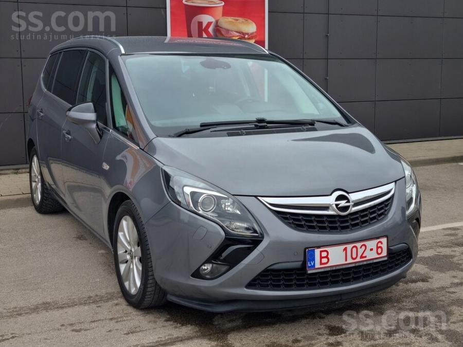 Grey Opel Zafira 2016 in Ogre, with an engine capacity of 1.40 L and mileage of 300 thousand km for 6250 €, photo 4 on AUTOMOTO.COM.LV